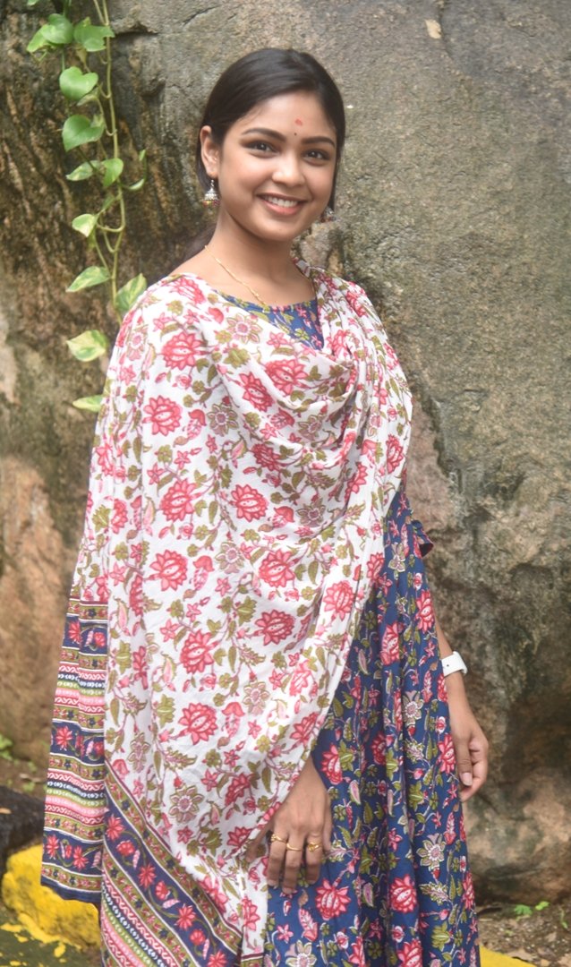 Cutest Indian Girls in Saree Images – 124