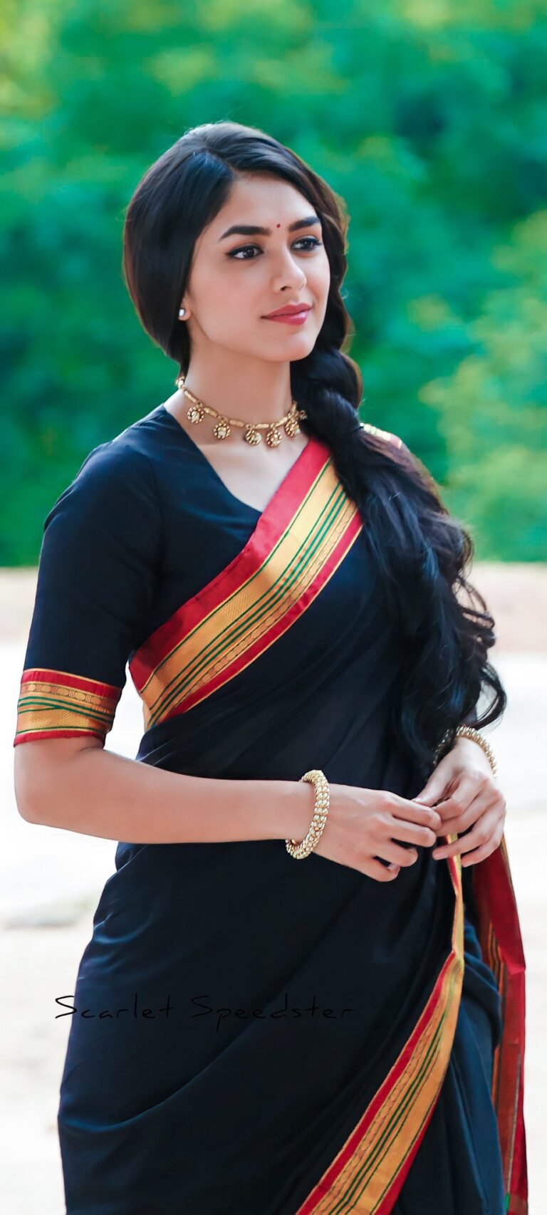 Mrunal Thakur Cute Images -149