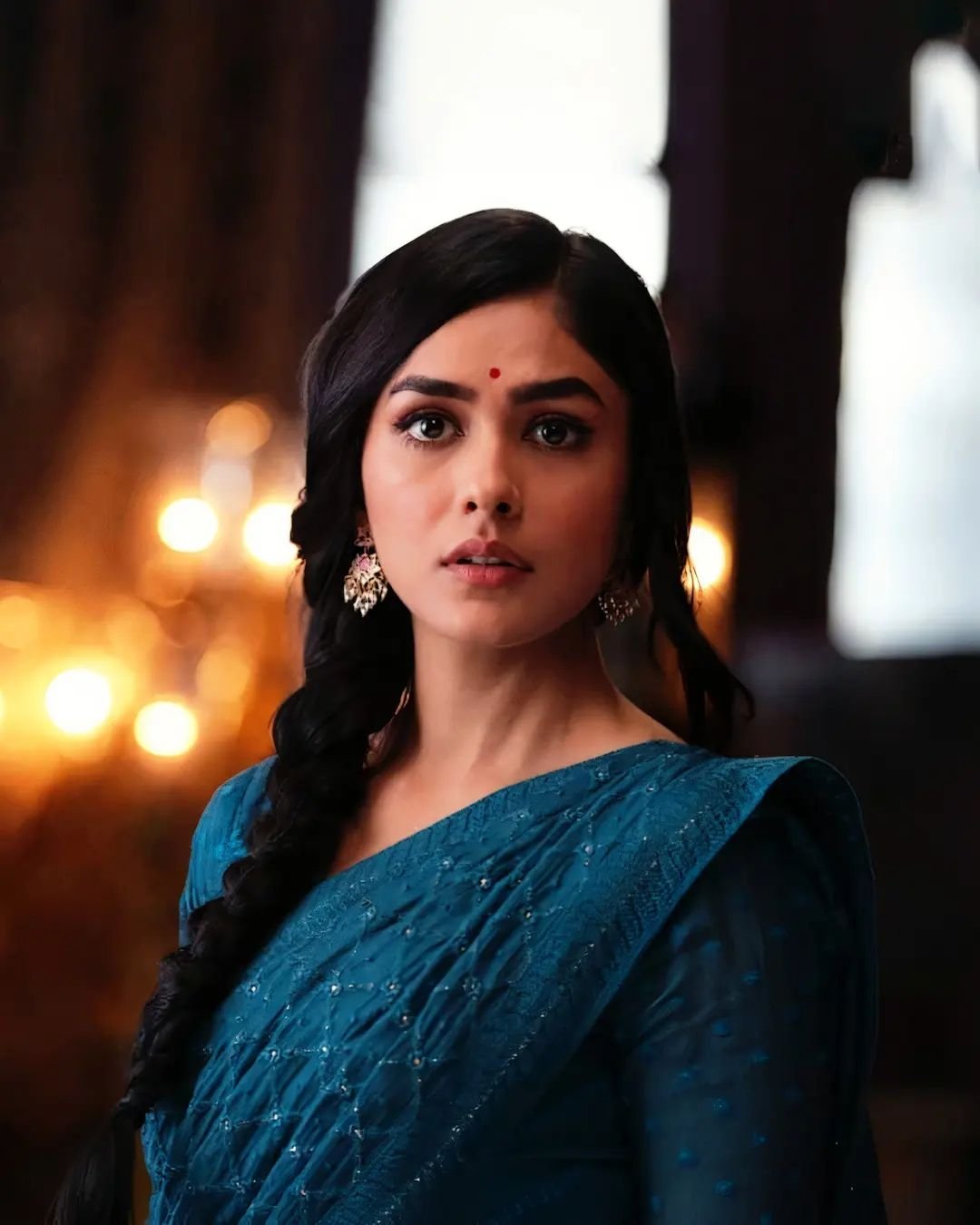 Mrunal Thakur Cute Images -149