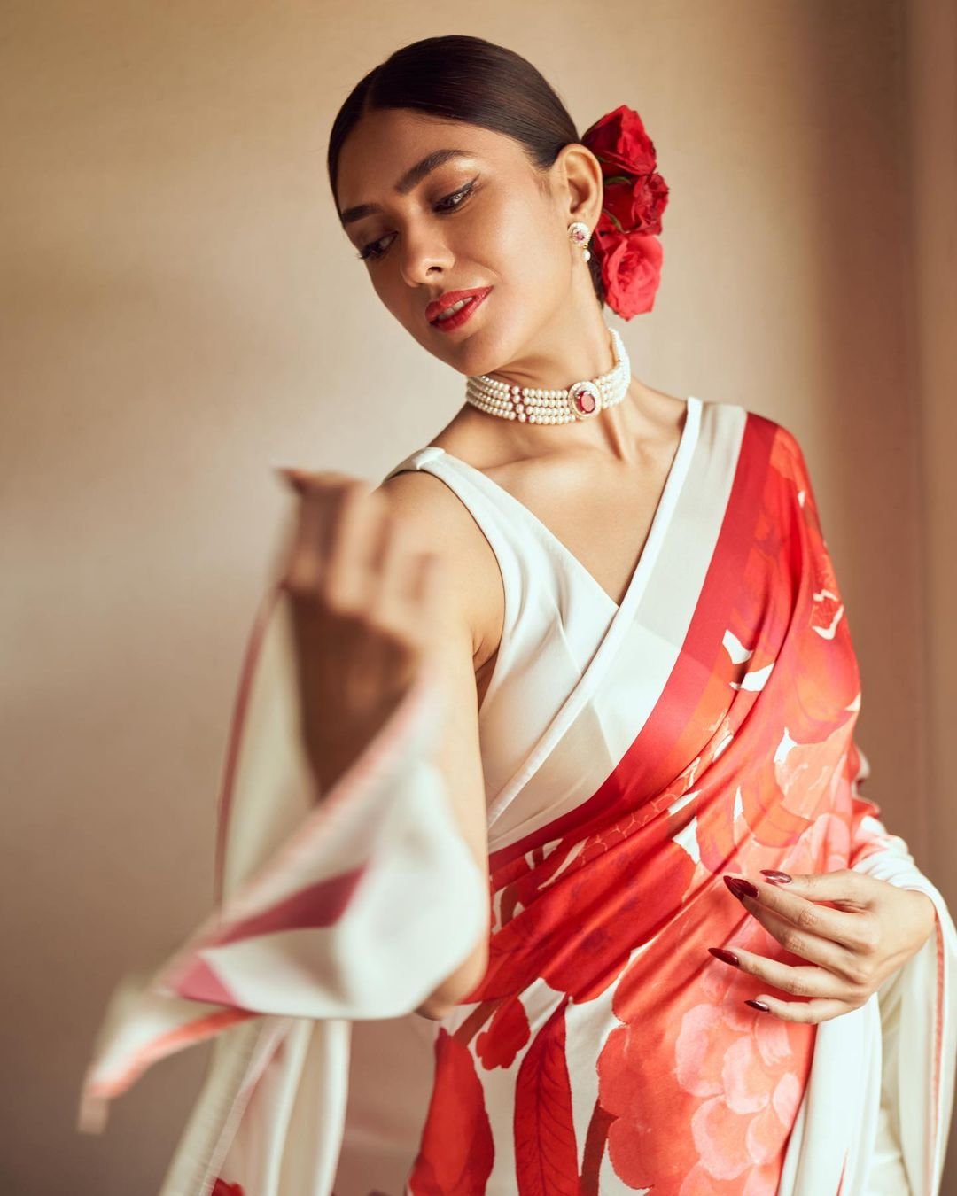 Mrunal Thakur Cute Images -149